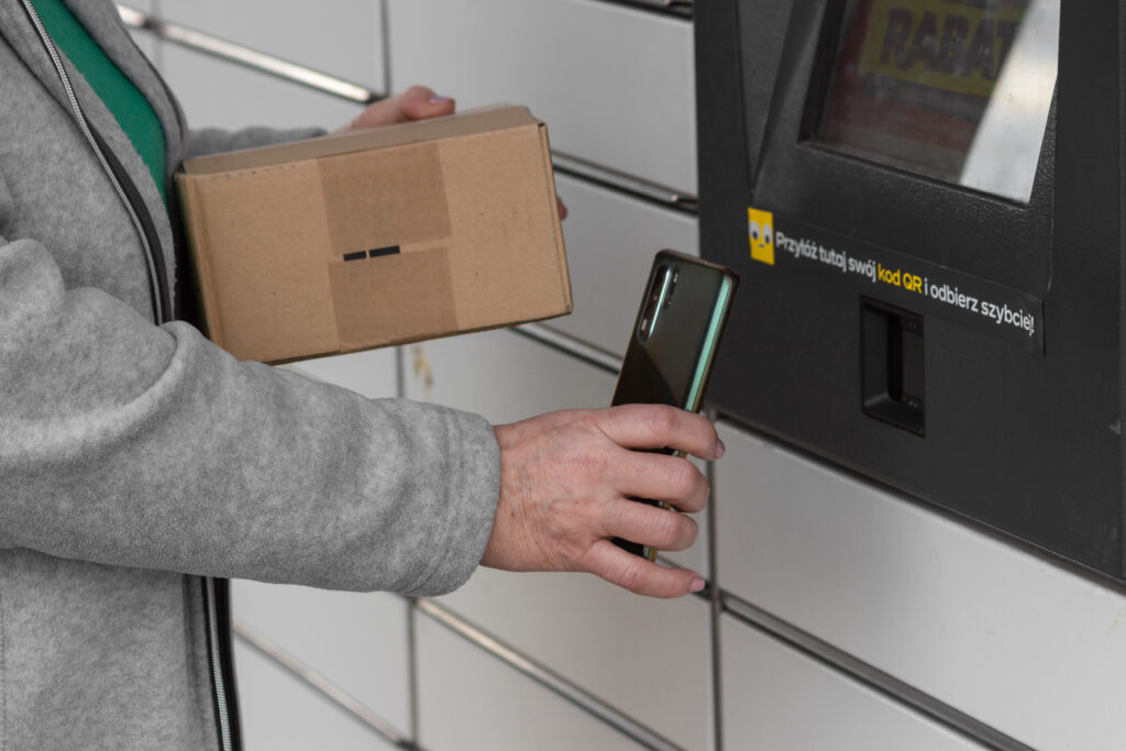 Unlocking Efficiency: How Smart Locker Systems Revolutionise Office Storage