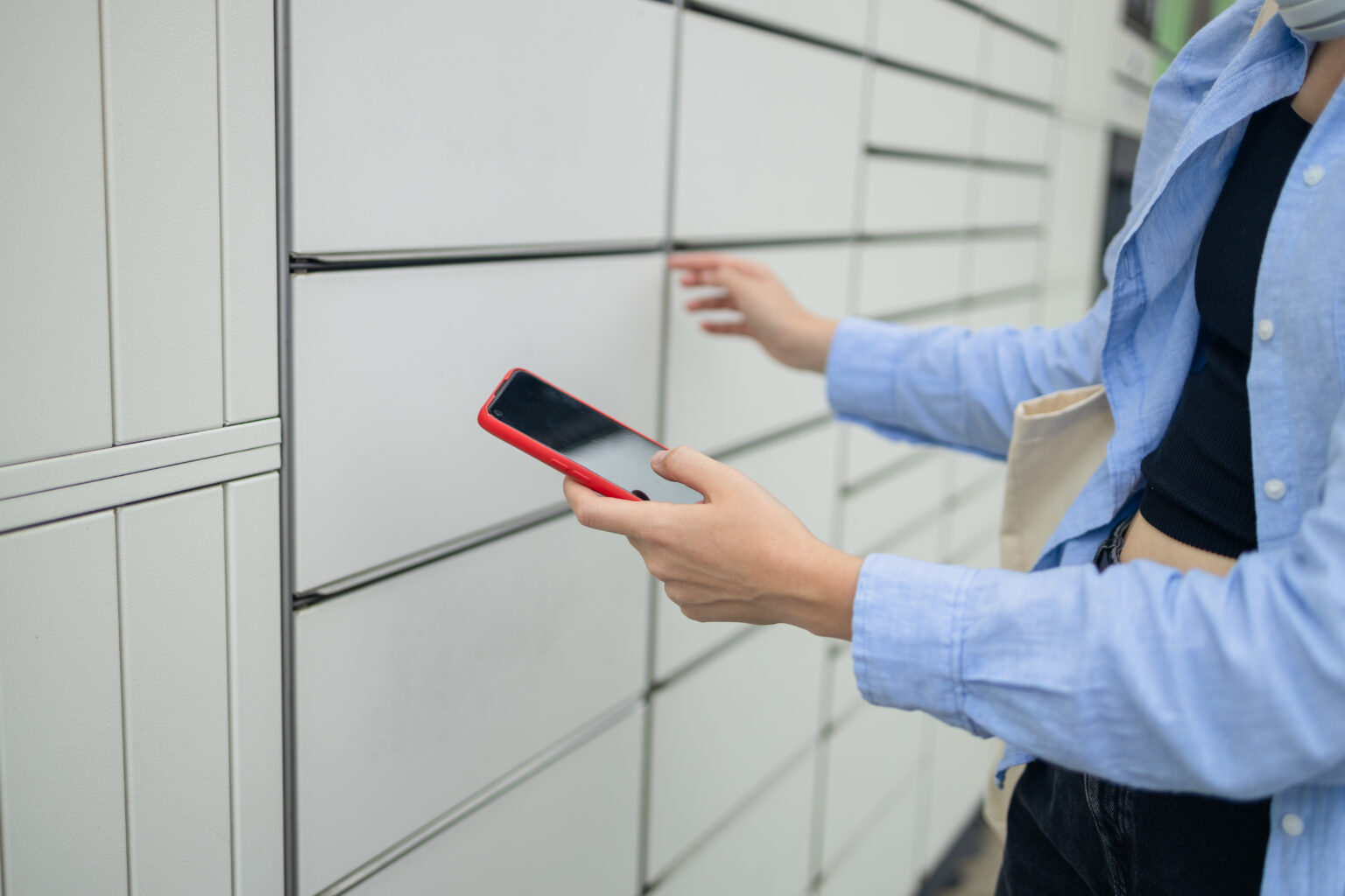 Smart Storage Lockers for Better Customer Satisfaction